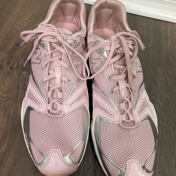 New Balance | Shoes | New Balance 24 Xc Pink And Silver Tennis Athletic ...
